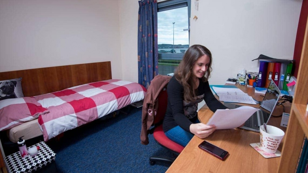 Seabraes Flats, Dundee - Sanctuary Students | Hallbookers - Verified R